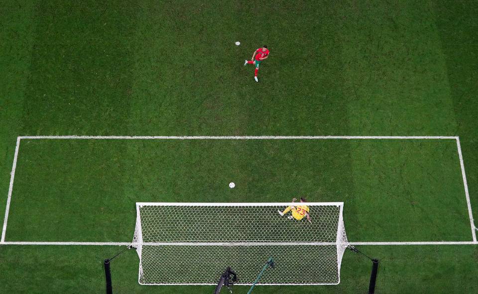 沙眼看球|阿什拉夫的“勺子”，让“豪门盛宴”延期