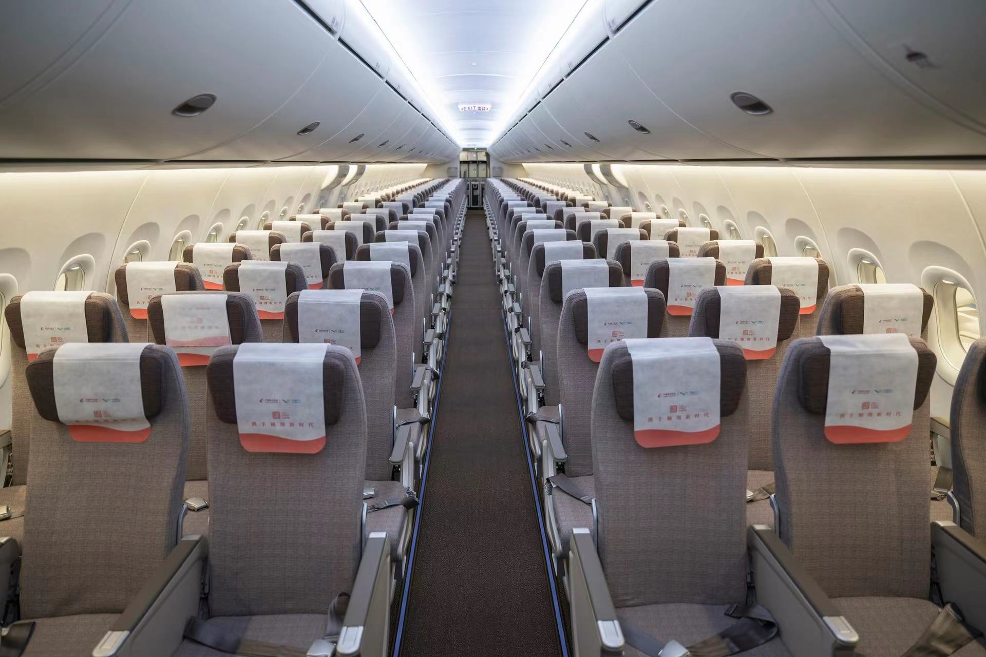 多图｜揭秘全球首架C919|新京报|东航|C919_新浪新闻