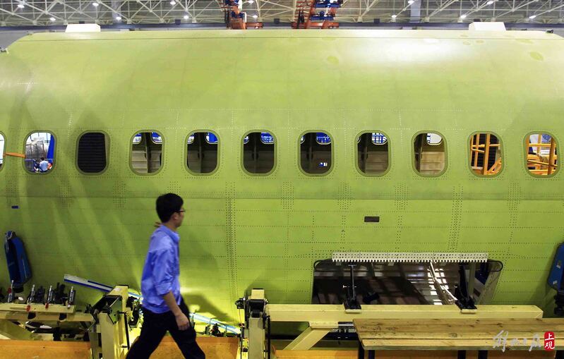 C919全球首架机正式交付_新浪新闻