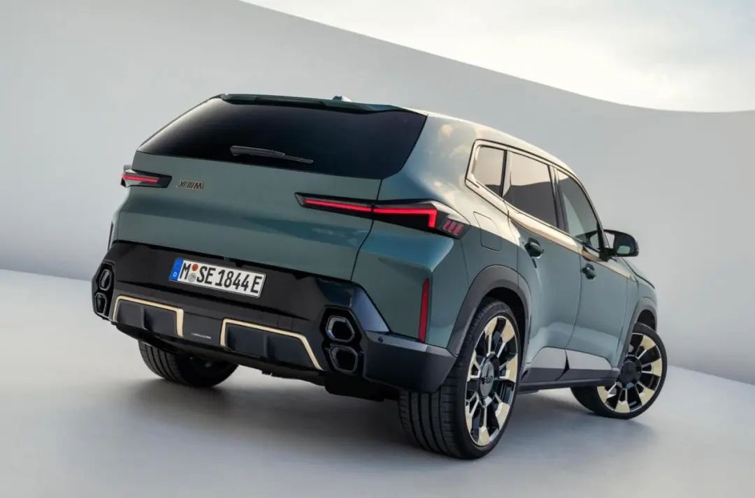 4.4T V8+8AT，配23寸轮毂，开起来很狂躁，AMG瞬间不香了！-新浪汽车