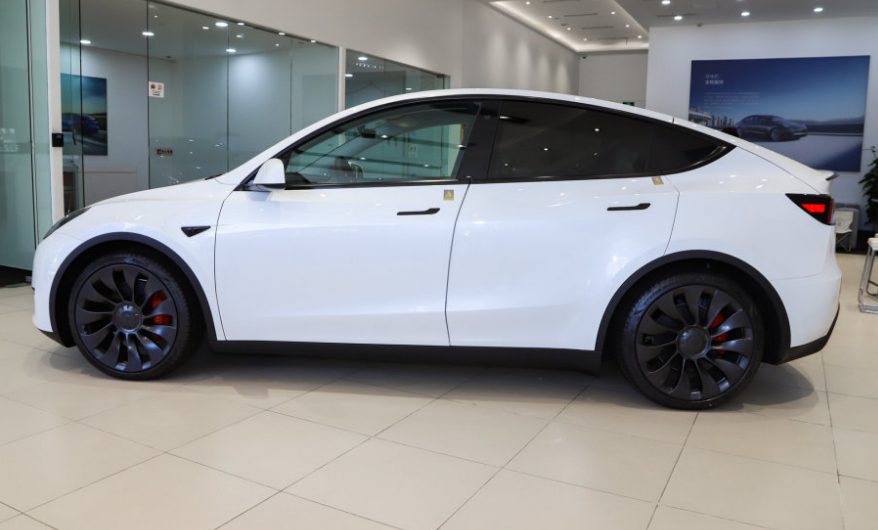 新能源浪潮下，上汽大众的ID6走得更稳，Model Y引发质疑-新浪汽车