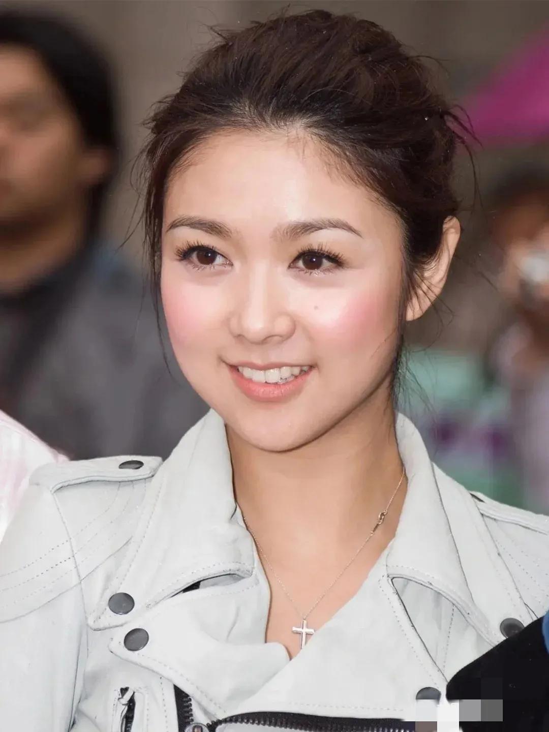 影后惠英红说薛凯琪四十岁不要装嫩，四十岁该有四十的样__财经头条