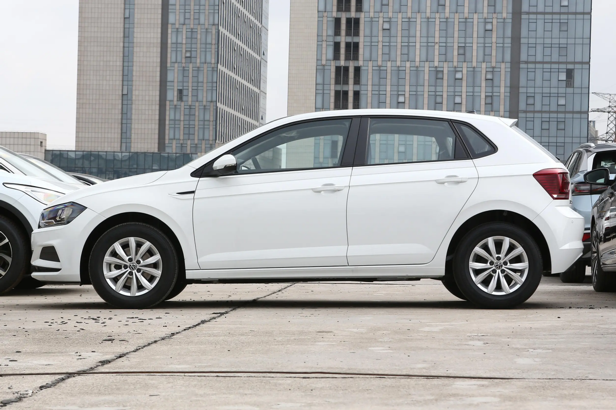 动态感受上汽大众Polo Plus，这款车到底值不值得？-新浪汽车