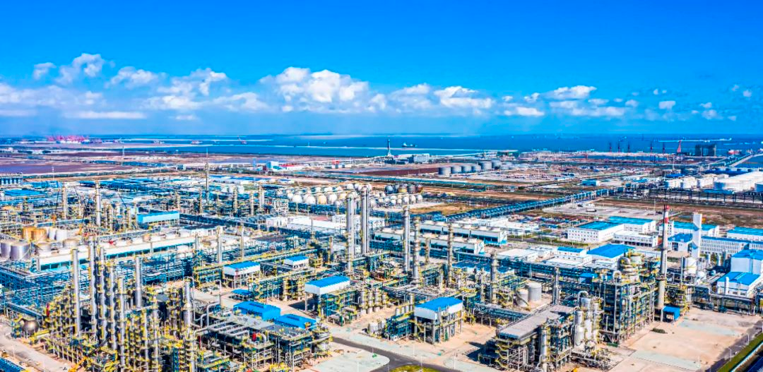 江苏虹港石化240万吨/年PTA三期项目顺利开工，东方盛虹炼化一体化项目乙烯及下游装置即将开车__财经头条