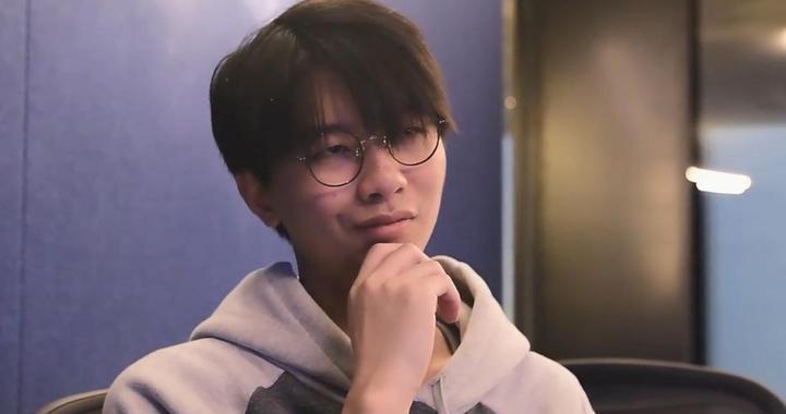 Lex被前妻开锤婚内出轨，直播回应时崩溃大哭，节目效果爆炸！|出轨|前妻_新浪新闻