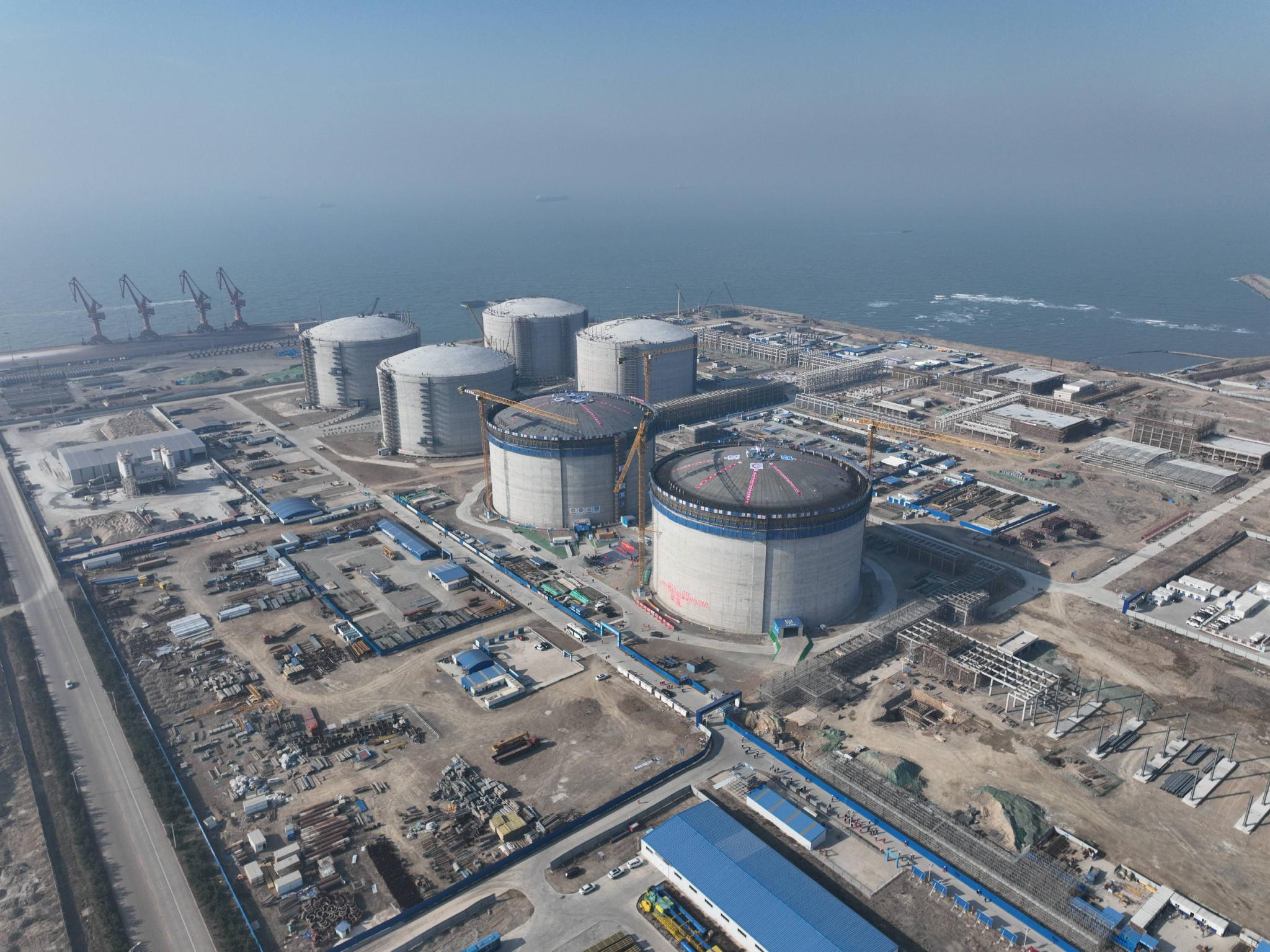 【烟台日报】首座、最大!两罐同时升顶 龙口市重大项目建设又创造了国内两项之最|龙口南山|储罐|龙口_新浪新闻