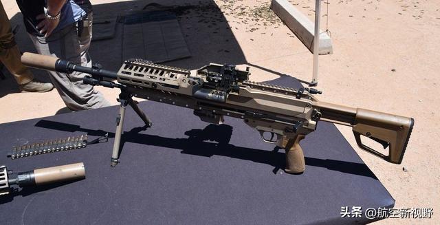 XM5自动步枪的与众不同，双弹匣自带电池，600米开外能击穿4级甲
