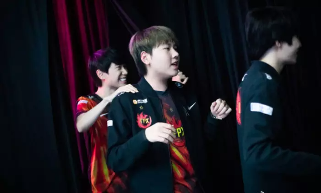 VIT官宣大名单，Bo春季赛担任首发登场？首战就对上FNC！|vit|lpl|春季赛_新浪新闻