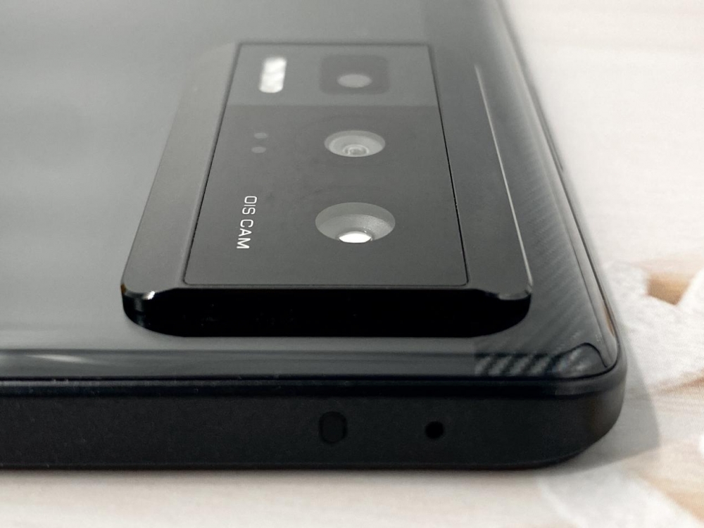 Redmi K60 Pro动手玩： 2K中国屏与狂爆性能双加持__财经头条