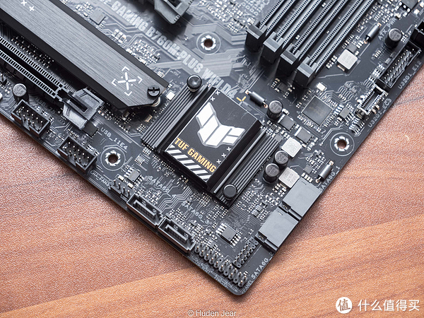 华硕TUF B760M-PLUS WIFI D4主板开箱拆解：迈入主流的13代LGA1700__财经头条