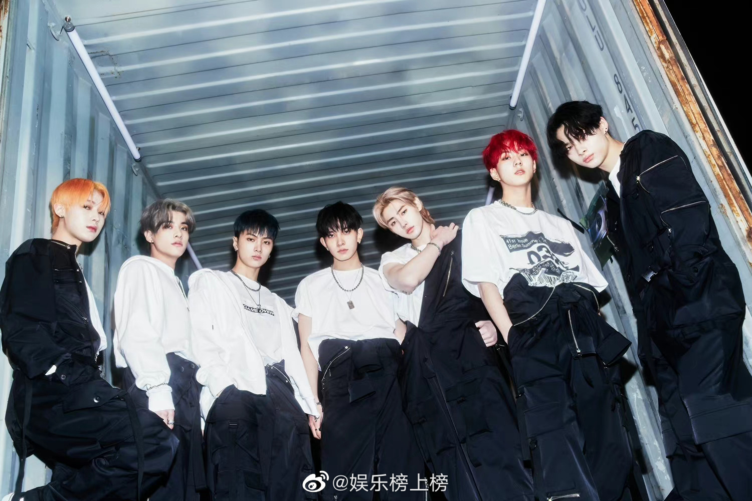 ENHYPEN1月15日要去参加米兰PRADA时装周