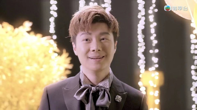 入行16年！39岁TVB娱乐主持人独挑大梁表现完美，成郑裕玲接班人|周奕玮|郑裕玲|颁奖典礼_新浪新闻