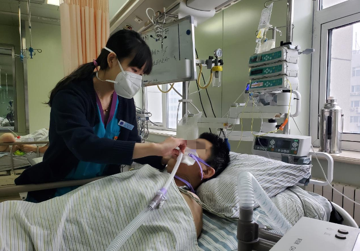 17岁少年出现“白肺”，紧急转入哈尔滨一医院的ICU|ICU|感染|新冠肺炎_新浪新闻