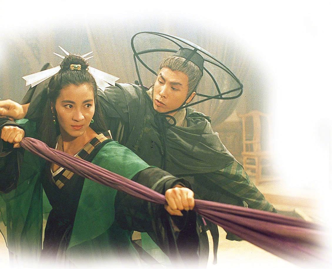 杨紫琼凭借《瞬息全宇宙》摘下金球奖影后……|瞬息全宇宙|杨紫琼|金球奖_新浪新闻