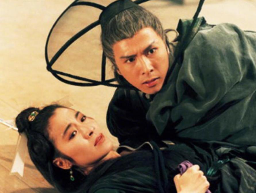 杨紫琼凭借《瞬息全宇宙》摘下金球奖影后……|瞬息全宇宙|杨紫琼|金球奖_新浪新闻