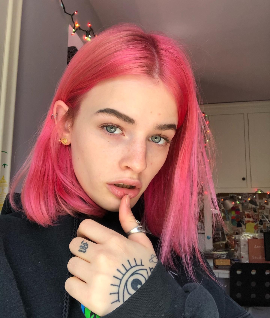 她老爸也是一代人的青春记忆，但这个Rose似乎没那么讨厌？