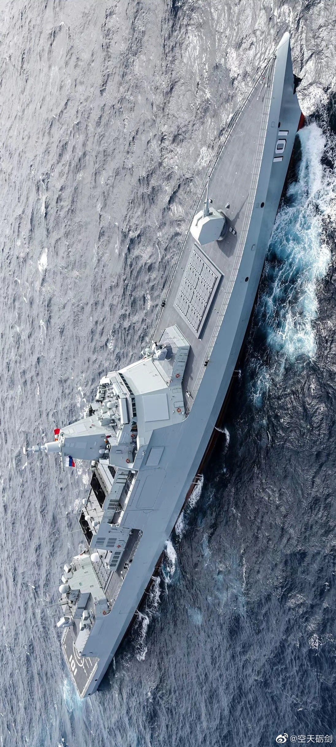 三年前的今天，055型万吨大驱“南昌”舰入列！