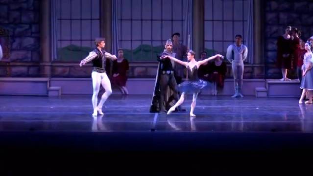 美国芭蕾舞剧院首席舞者Skylar Brandt 和 Aran Bell……_新浪新闻