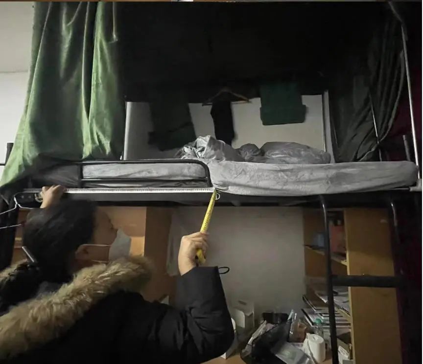 女生熟睡从宿舍上铺坠亡,当地教育局回应手机新浪网