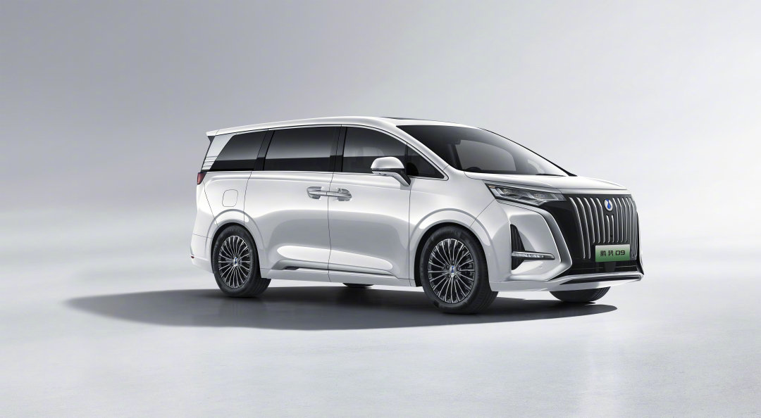 比亚迪腾势 D9 大定订单突破 4 万，EV 版 2 月开启交付__财经头条