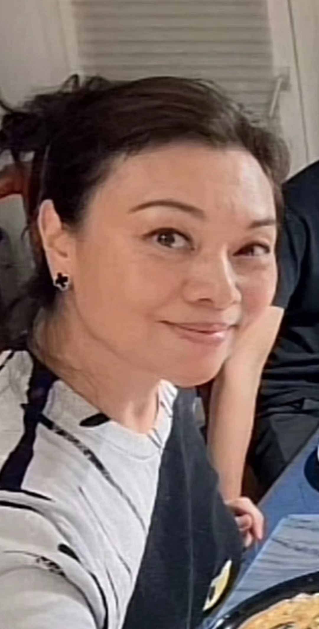 史可一家瑞士庆小年！混血大儿子壮硕小儿子颜值高，吃老干妈抢镜|史可|混血|老干妈_新浪新闻