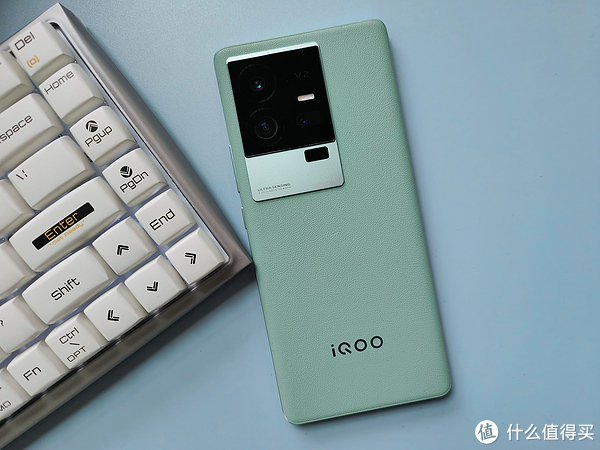 iQOO 11 Pro评测：传统的家族式风格，配置直线拉满！__财经头条