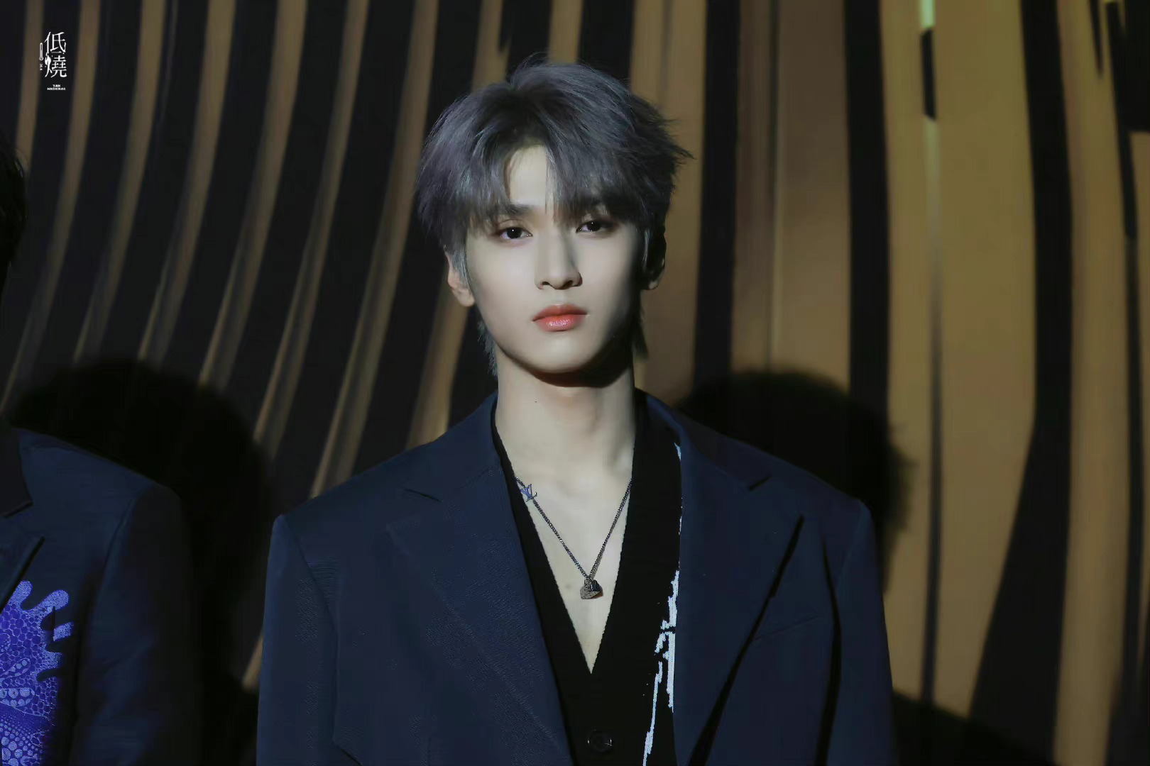 严浩翔微博音乐盛典白金发色造型帅到不行……|严浩翔|发色|白金_新浪新闻