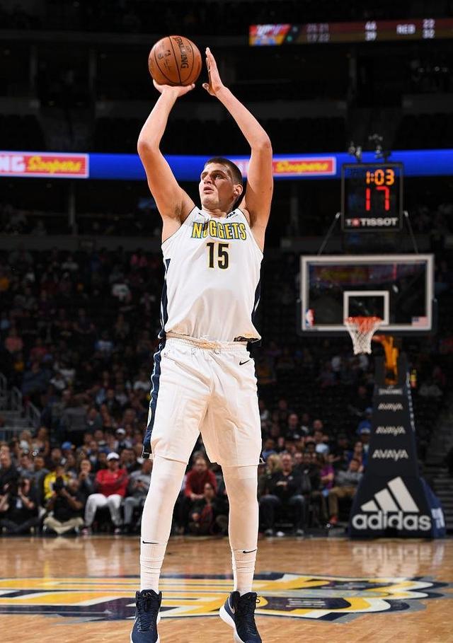 联盟三双王还保持全胜！约基奇有资格再蝉联MVP吗|约基奇|投篮|常规赛_新浪新闻