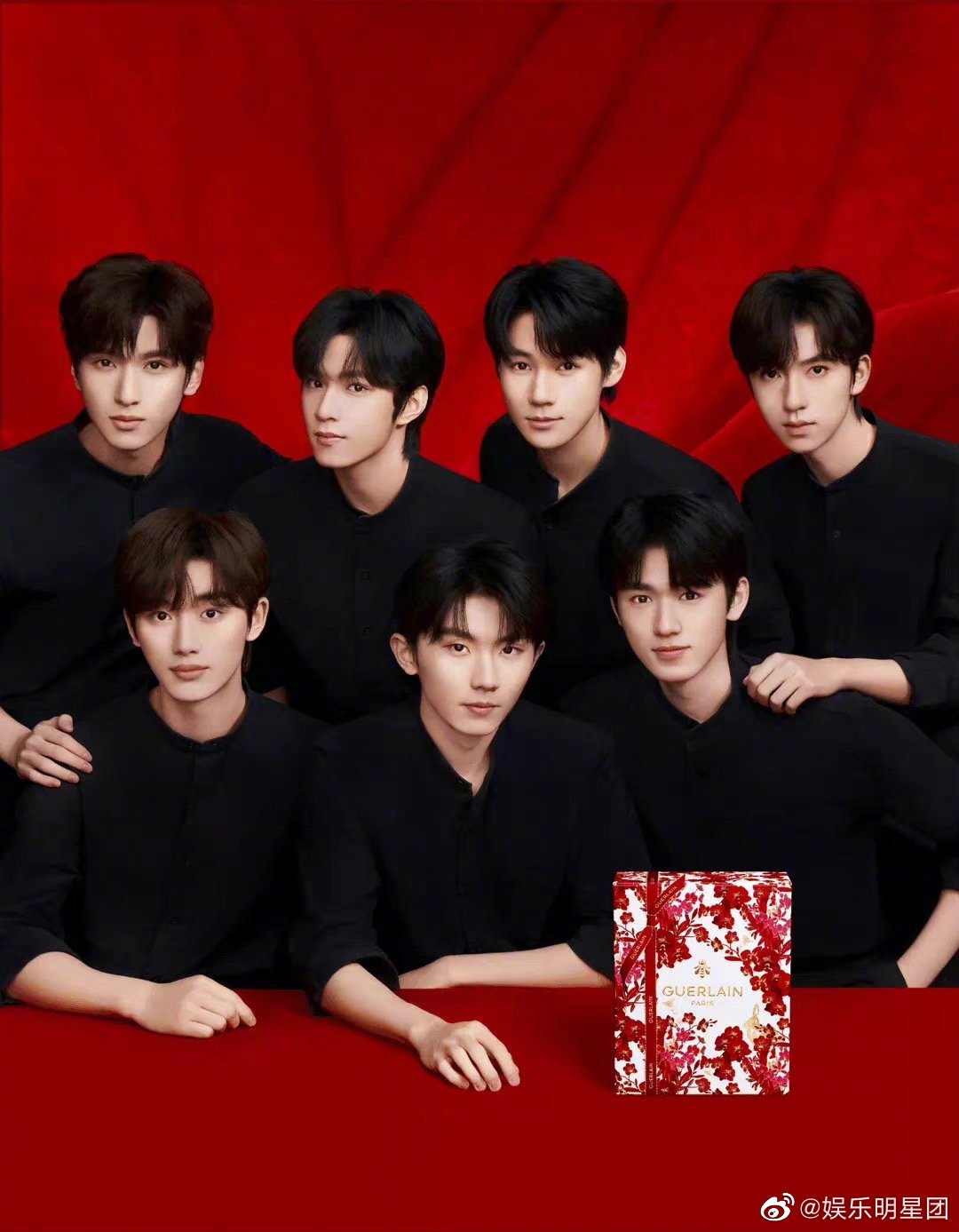 时代少年团最新物料，你第一眼看到了谁？|少年团|物料|时代_新浪新闻