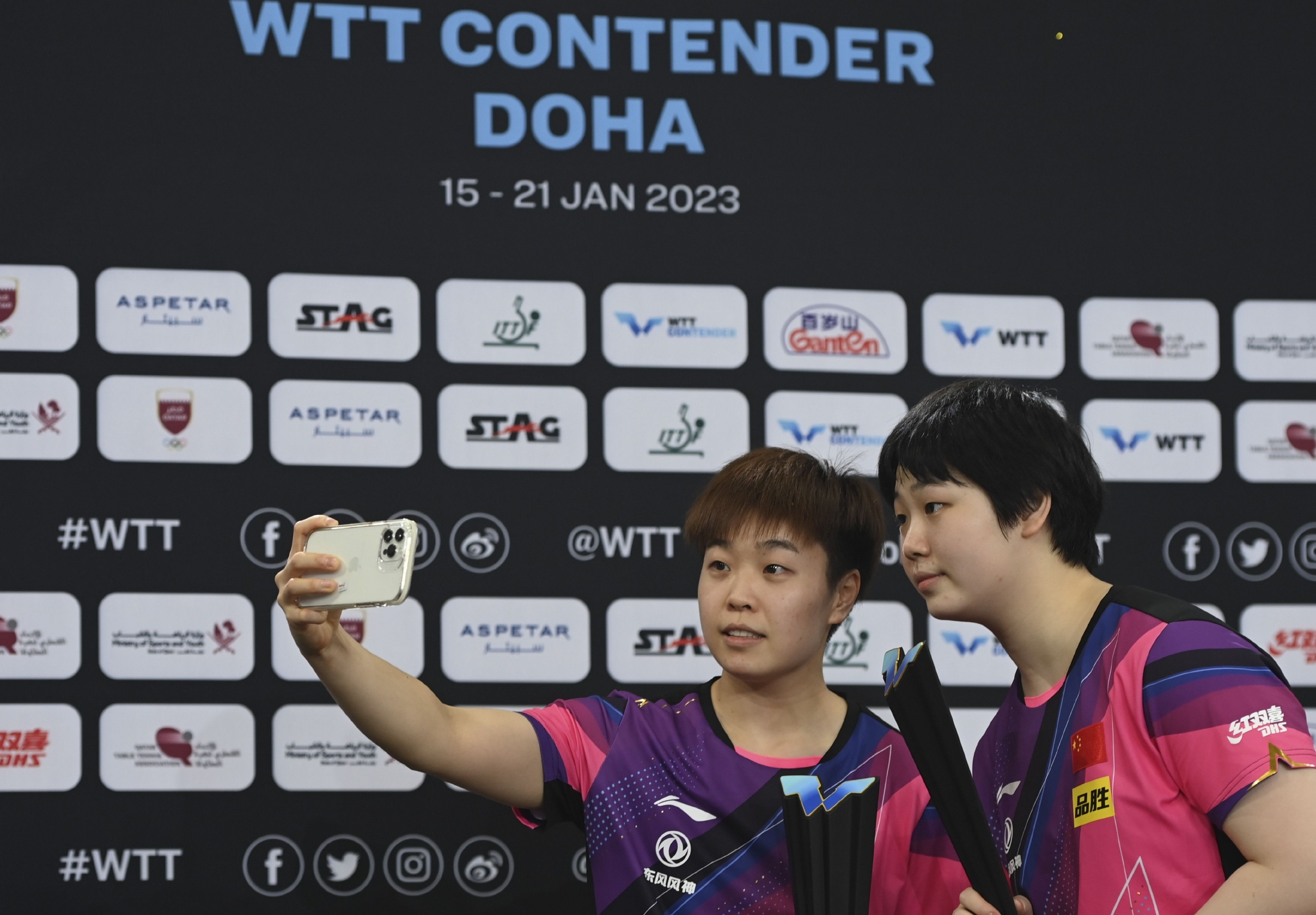 乒乓球——WTT多哈挑战赛：张瑞/蒯曼女双夺冠|张瑞|乒乓球|尼库_新浪新闻