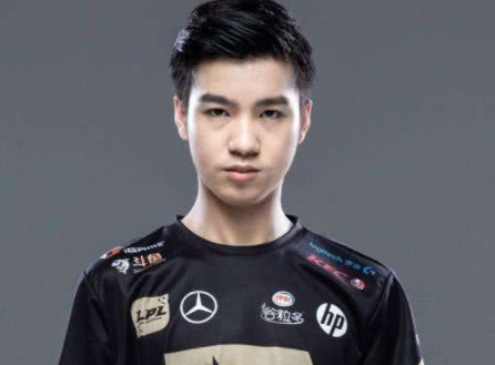 Letme宝宝终于露真容，表情相当的到位！|LetMe_新浪新闻