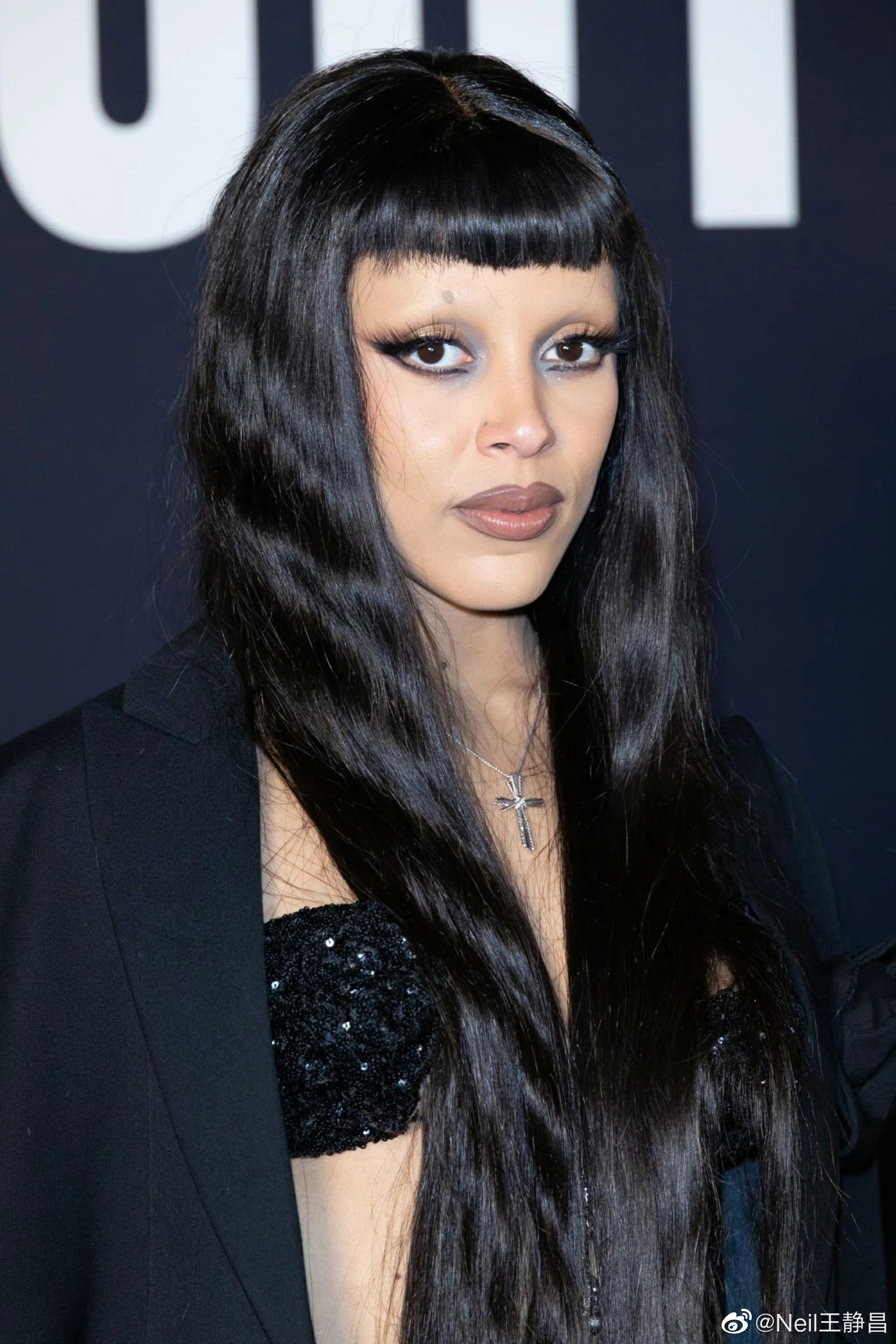 豆荚猫Doja Cat出席巴黎高定时装周后面这几套相比第一套就“朴素”