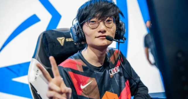 Tina被女友欺骗删除所有微博，登上热搜！女友回应来了！|lpl|墨子_新浪新闻