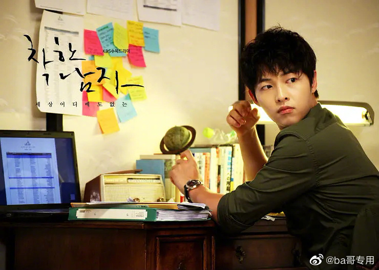 宋仲基新婚妻子是个英国女演员，名叫凯蒂·露易丝·桑德斯……