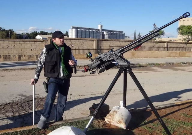 乌军从秘密渠道获悉，我国产W85型机枪：穿甲子弹可打穿俄军碉堡|俄军|乌克兰|游击_新浪新闻