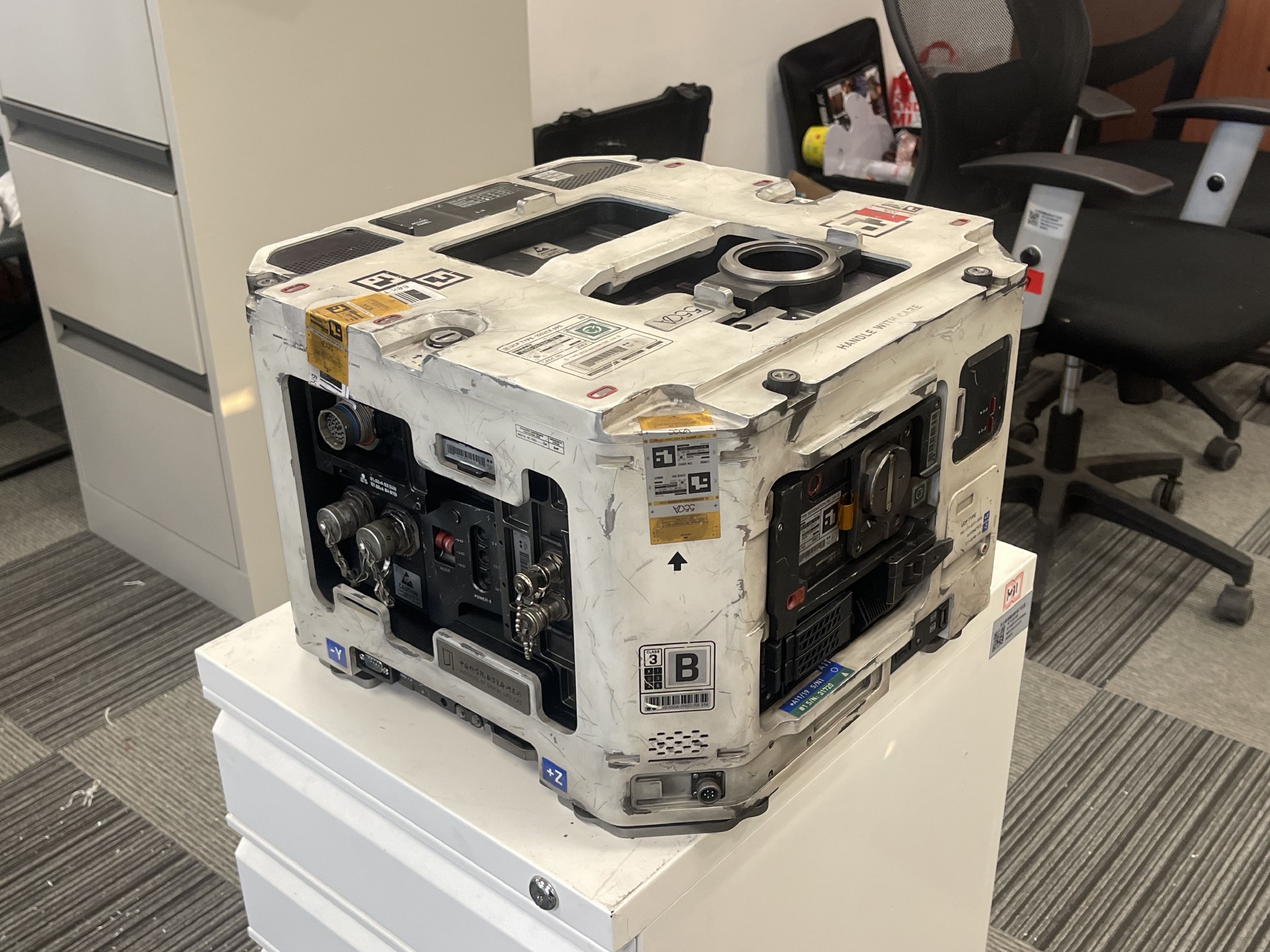 新华全媒+|透视《流浪地球2》道具背后的工业生产力量|流浪地球2|杨旭|机器人_新浪新闻