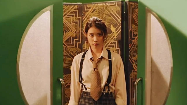 IU的《Coin》mv，集性感与美丽于一身。简直太完美了！|IU|Coin_新浪新闻