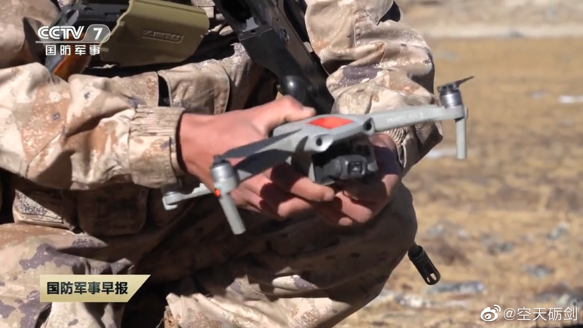 侦察兵使用大疆无人机侦察