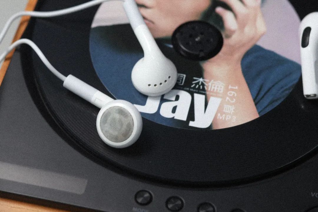 【怀旧小抽屉】免充电，即插即用， iPod 平头塞有线耳机__财经头条