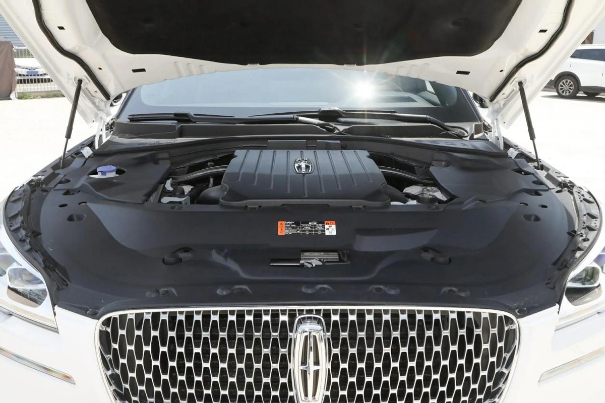 标配3.0T V6发动机，与宝马X5同级，却便宜近10万，解读飞行家-新浪汽车