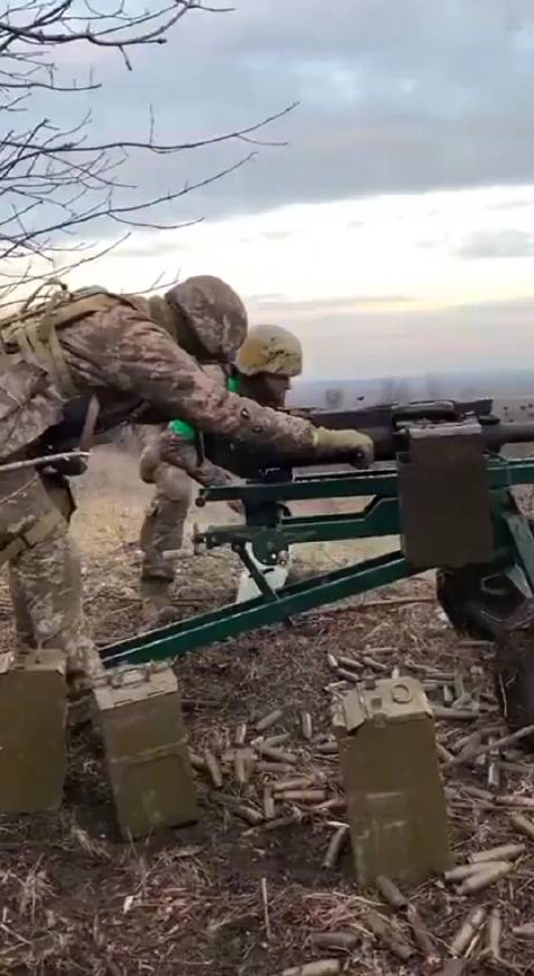 非常罕见，手搓轮式枪架的KPV型14.5mm机枪……|KPV_新浪新闻