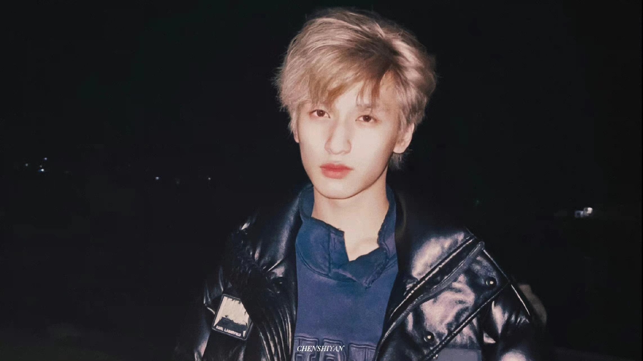 严浩翔你好星期六造型好帅，珍珠粉色配饰好可爱