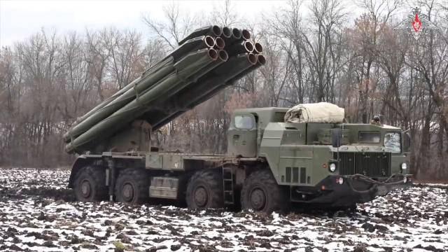 Tornado-S 是深度升级的 BM-30 Smerch 300 毫米多管火箭炮……|火箭_新浪新闻