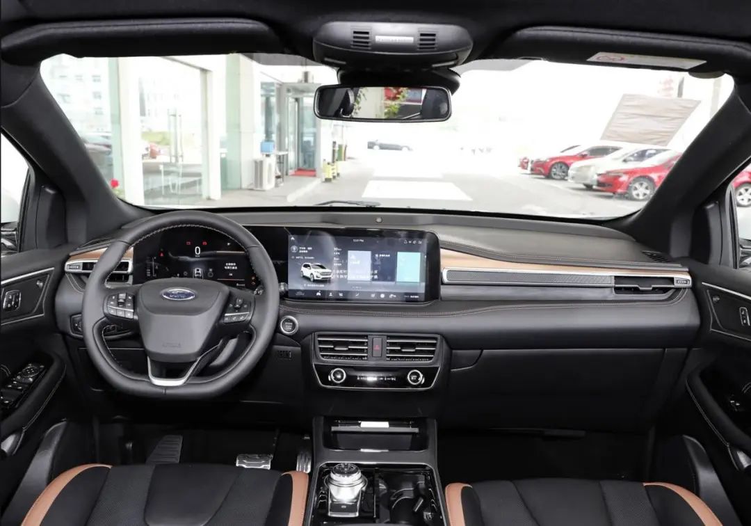 2.3T+10AT，27寸大屏，豪华后驱布局-手机新浪汽车