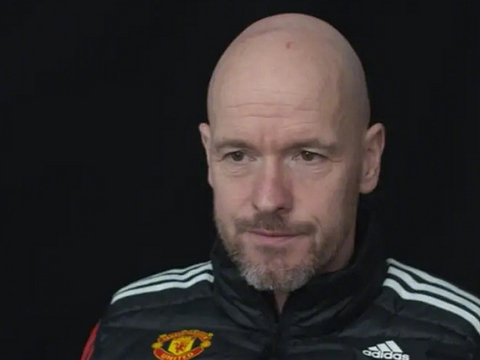 2-0！曼联绝境爆发，从倒霉透顶到4分钟2球，距榜首仅差5分|曼联|利兹|榜首_新浪新闻