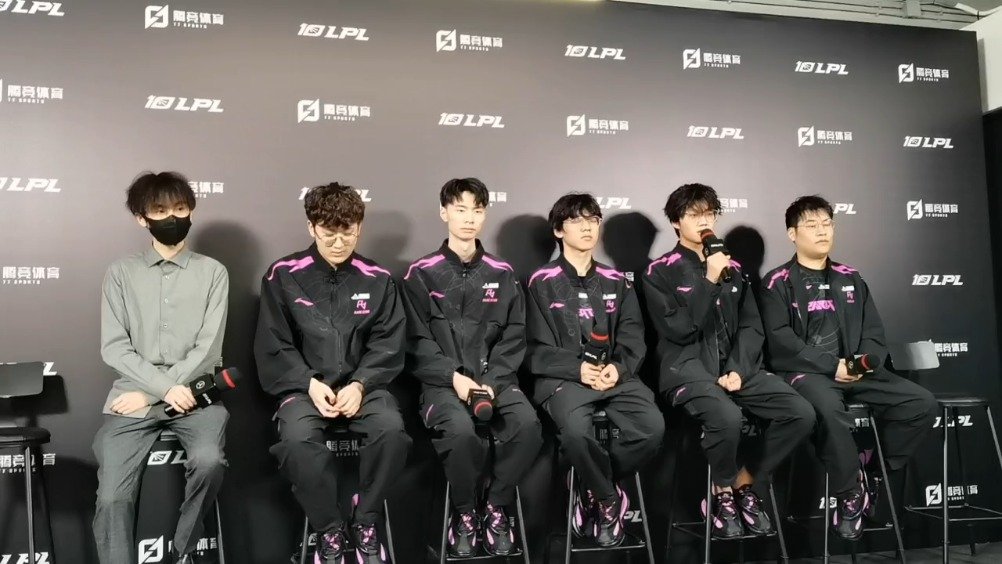 Q：怎么评价自己今天的发挥呢？|Leyan_新浪新闻