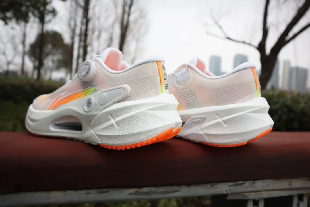 李宁烈骏7 PRO：突破千元的旗舰稳定型跑鞋，是否物有所值？（文末福利）