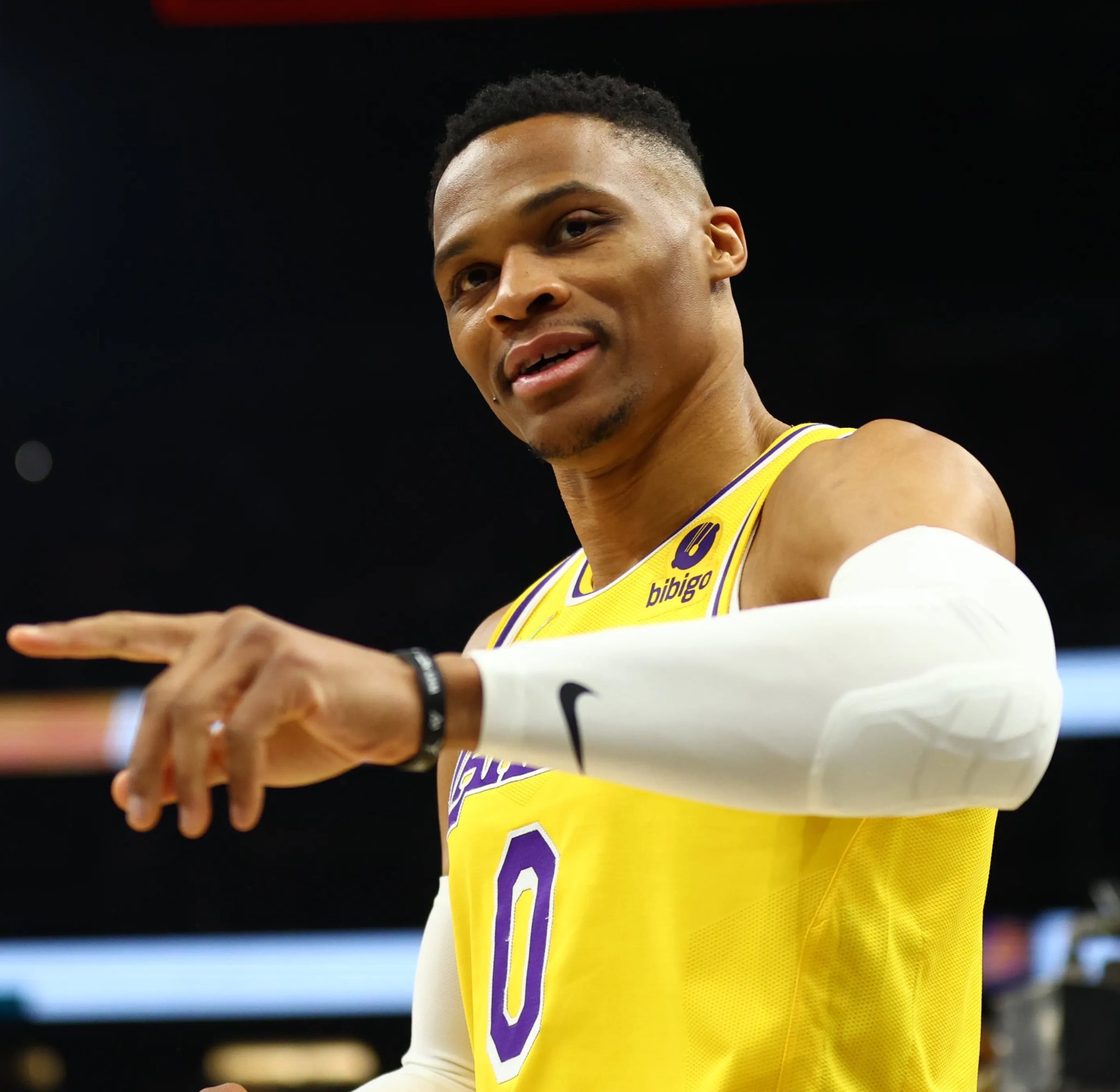 Woj：威斯布鲁克得到了爵士的许可，可以与潜在的买断球队接触……