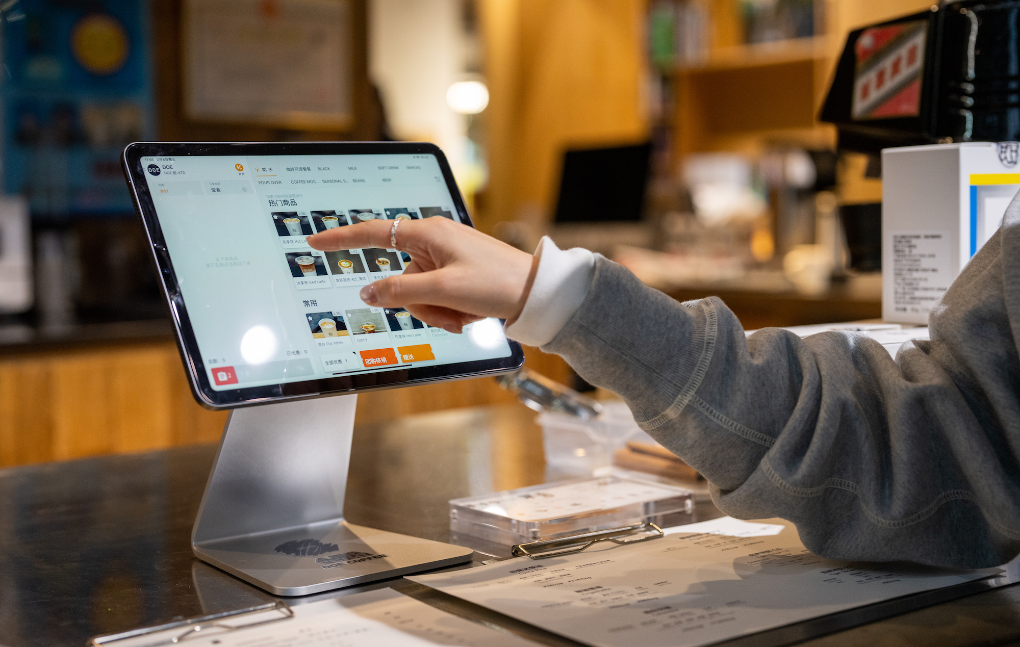 酒店、学校、餐饮门店，iPad在商用场景还有哪些想象空间？_招生快讯_资讯_中招网_中招考生服务平台_非官方报名平台