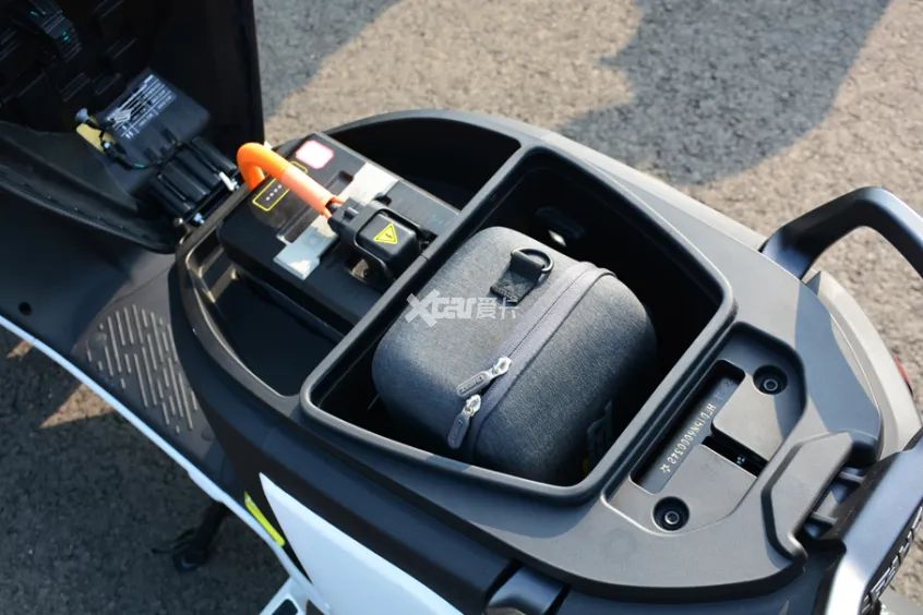 ZEEHO极核AE6+电摩上市 售11980元__财经头条